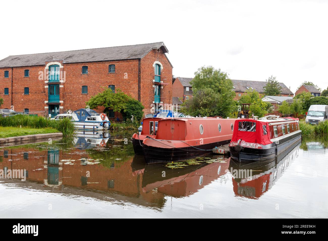 The canal at Shardlow with narrow boats Stock Photo - Alamy