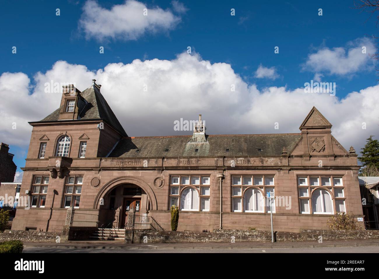 St ninians square hi-res stock photography and images - Alamy