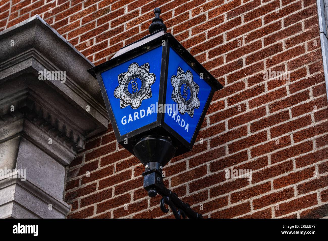 Crest traffic sign hi-res stock photography and images - Alamy
