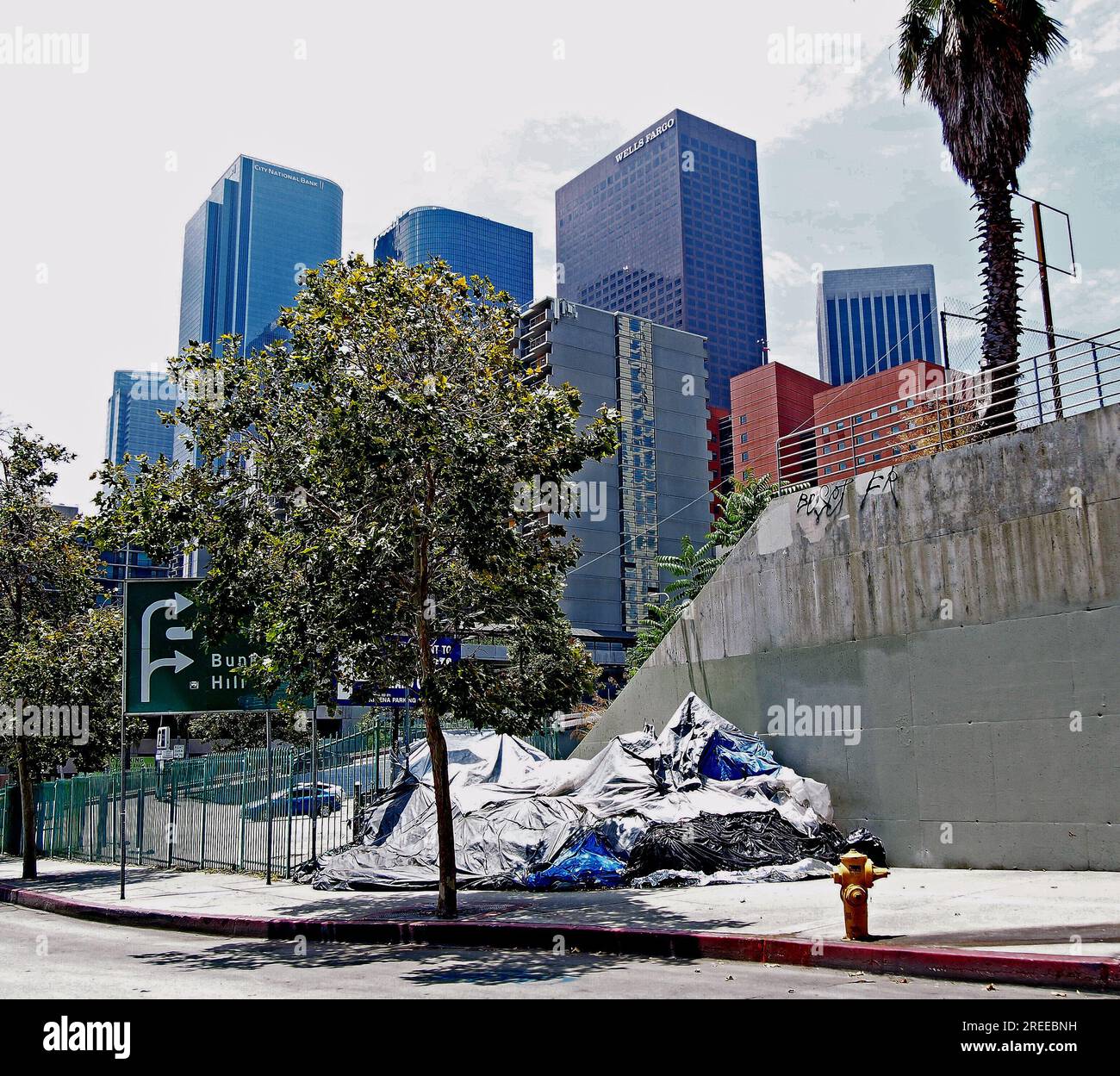 Tarp sidewalk hi-res stock photography and images - Alamy