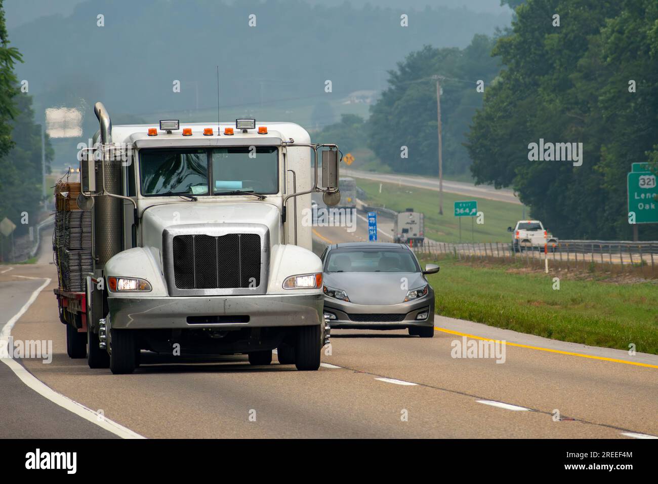 Flatbed semi truck hi-res stock photography and images - Alamy