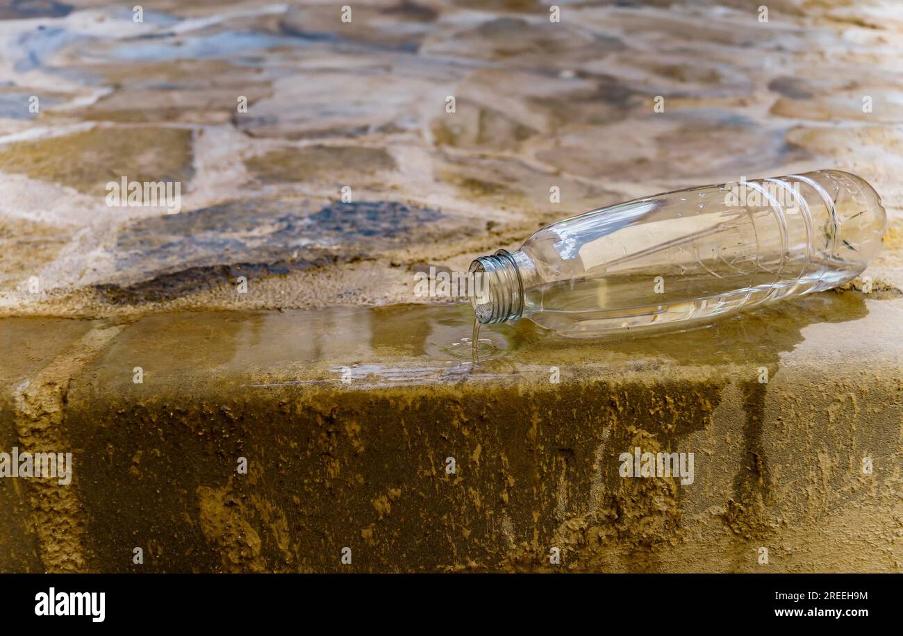 Drop fluid hi-res stock photography and images - Alamy