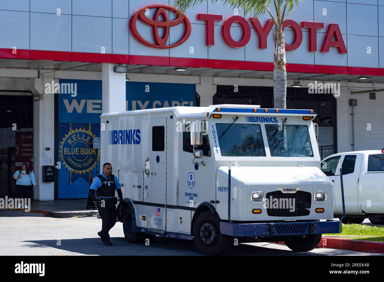 Brinks armored truck hi-res stock photography and images - Alamy