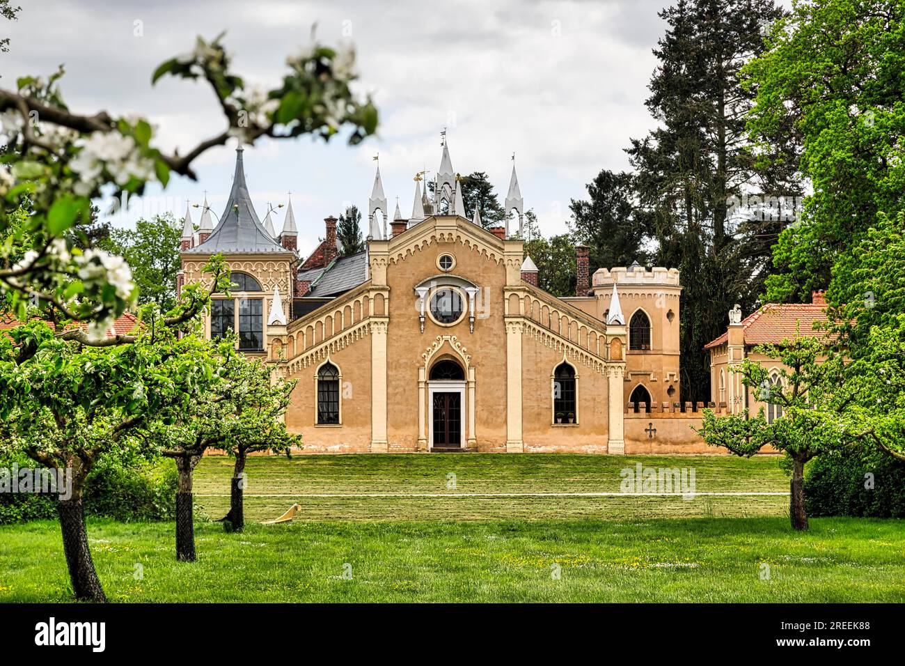 Gothic house hi-res stock photography and images - Alamy
