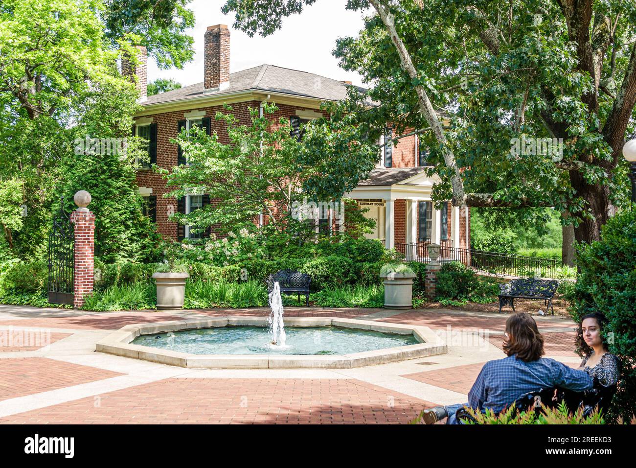 Women at a fountain house hi-res stock photography and images - Alamy Women at a fountain house hi-res stock photography and images - Alamy