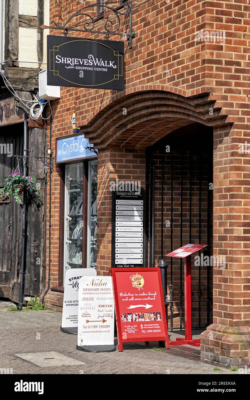 Shrieves walk shopping centre hi-res stock photography and images - Alamy