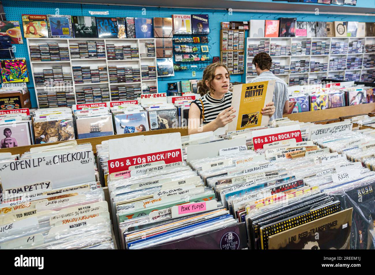 Buying vinyl records hi-res stock photography and images - Alamy