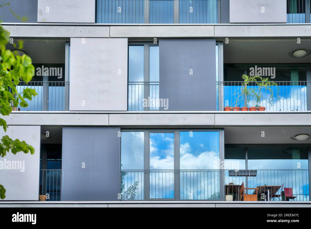 Sky in windows hi-res stock photography and images - Alamy