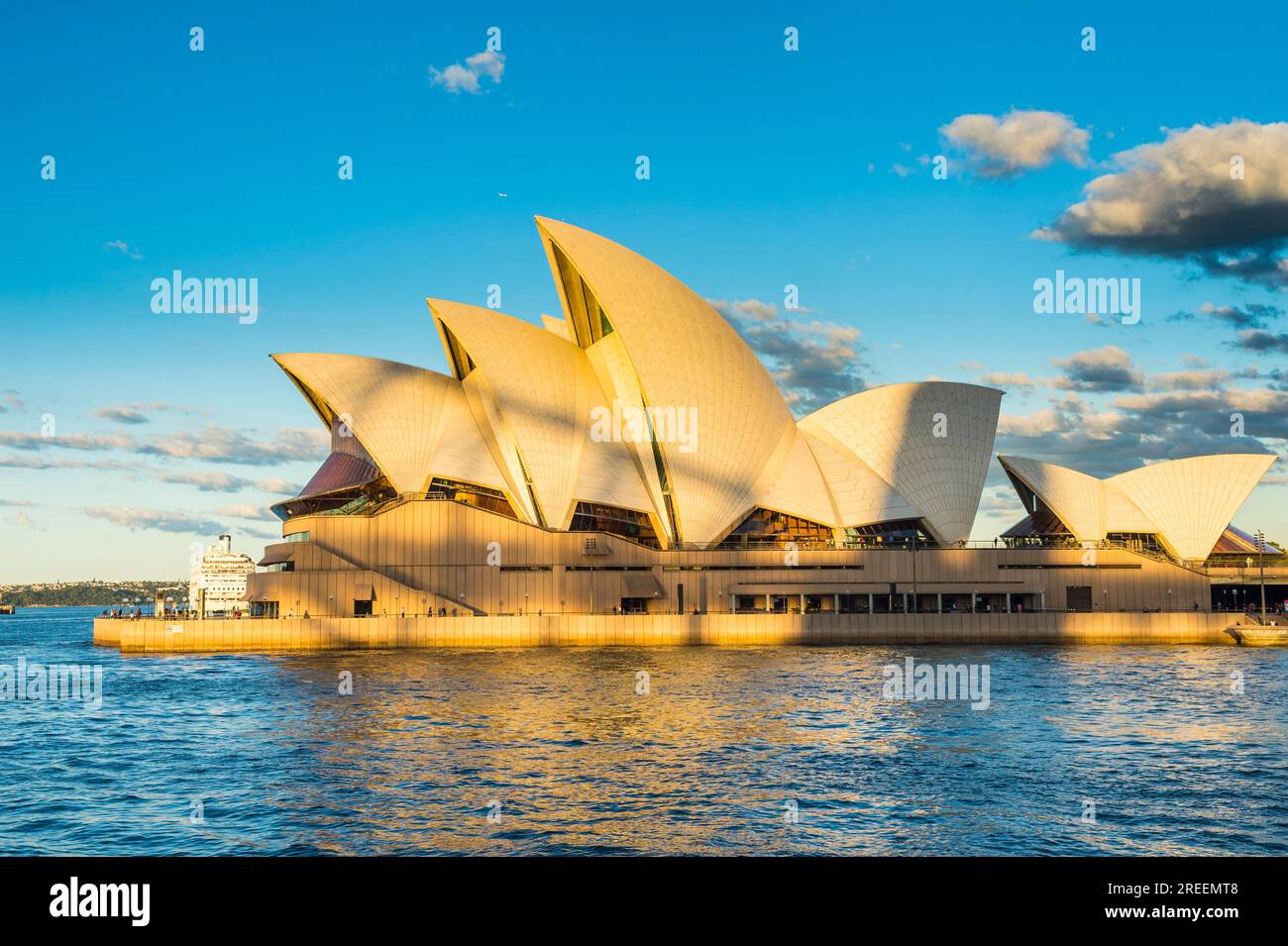 Lightning australia opera hi-res stock photography and images - Alamy