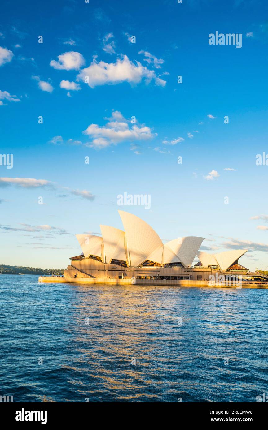 Lightning australia opera hi-res stock photography and images - Alamy