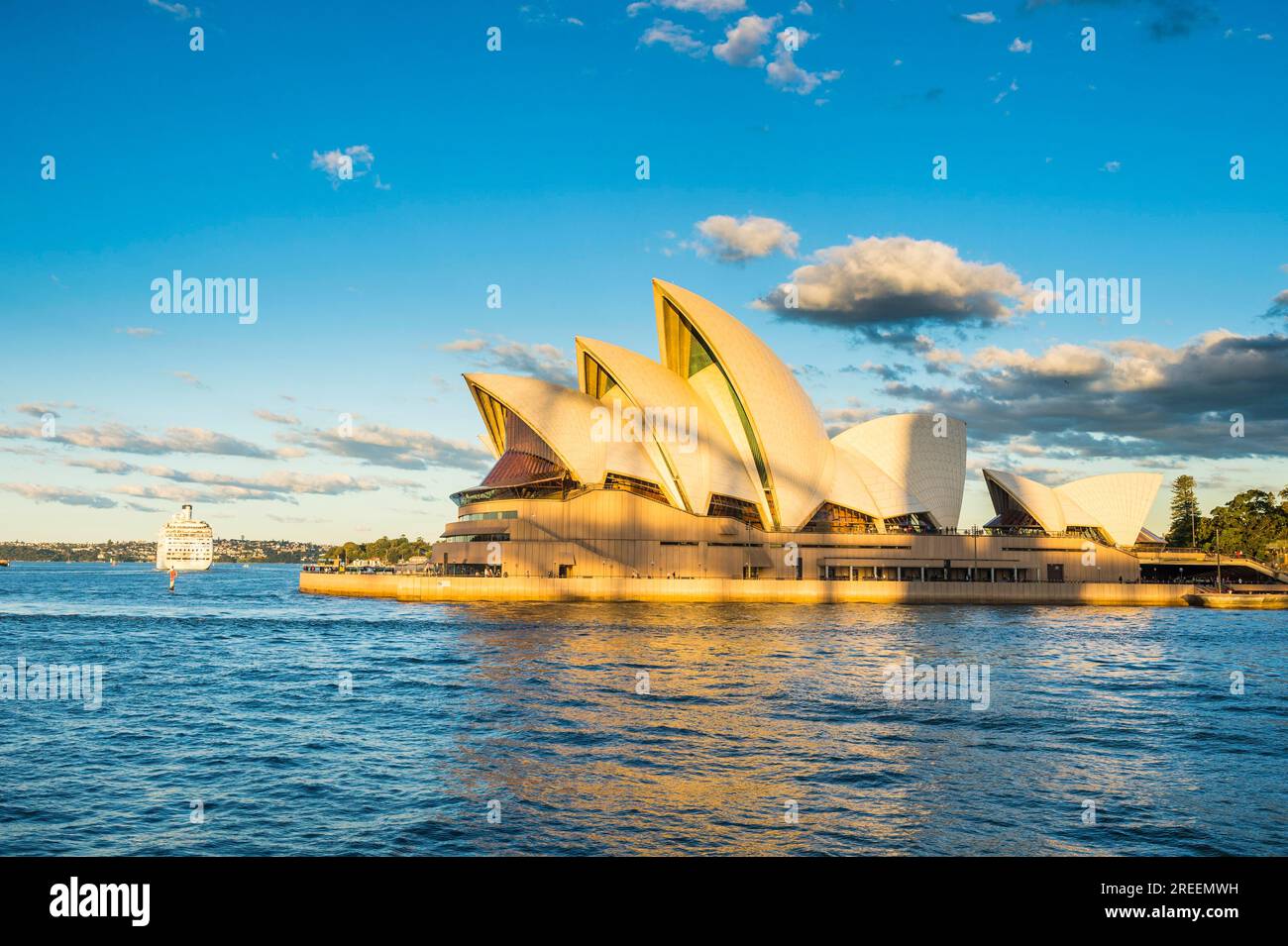 Lightning australia opera hi-res stock photography and images - Alamy