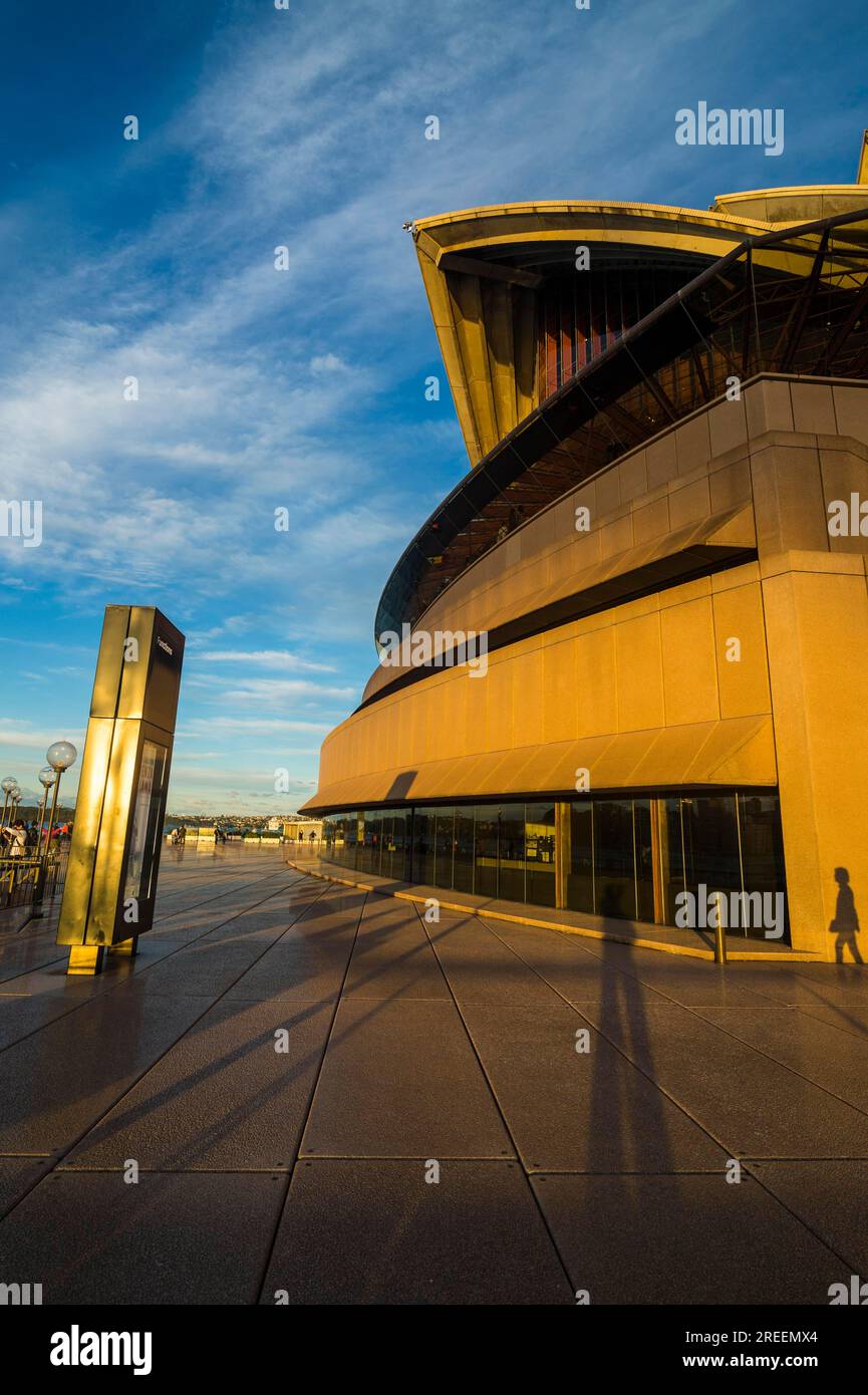 Lightning australia opera hi-res stock photography and images - Alamy
