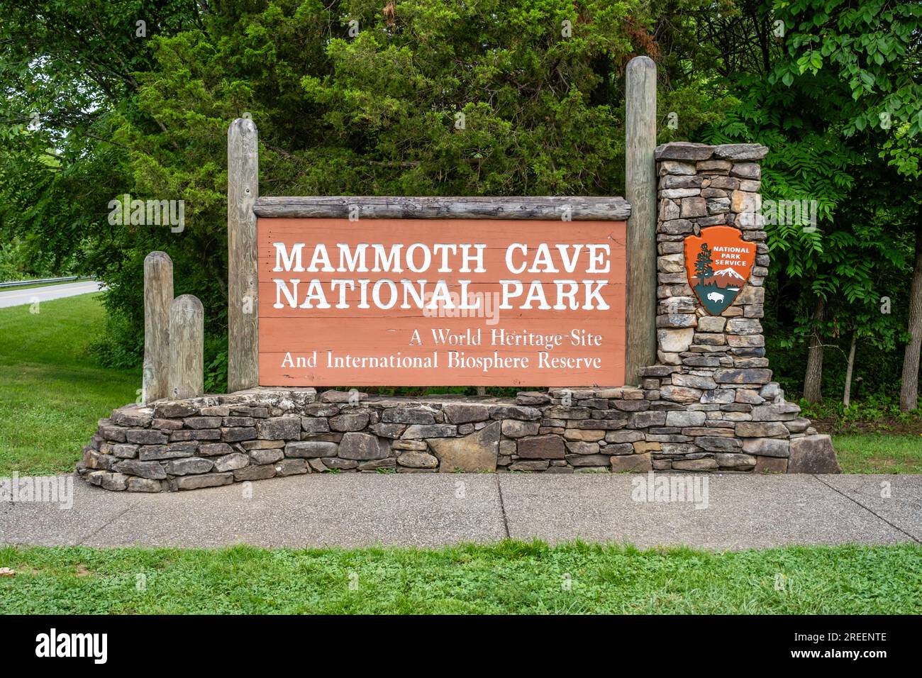 Mammoth Cave National Park Entrance Sign in Kentucky Stock Photo - Alamy
