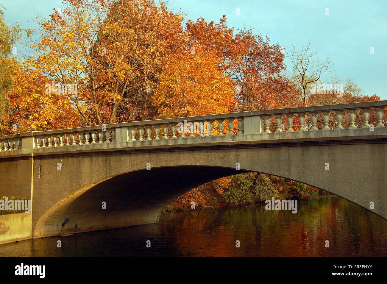 Autumn foliage surrounds a lake hi-res stock photography and images - Alamy