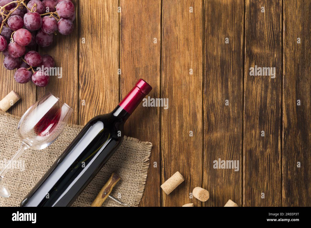 Red wine bottle grapes. Resolution and high quality beautiful photo ...