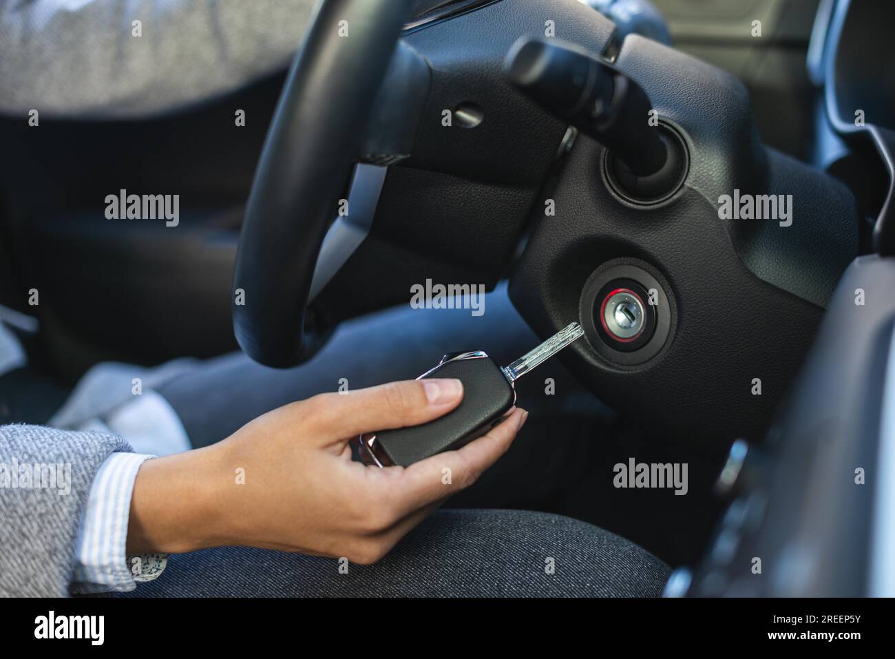 Side view businesswoman using keys turn car. Resolution and high ...