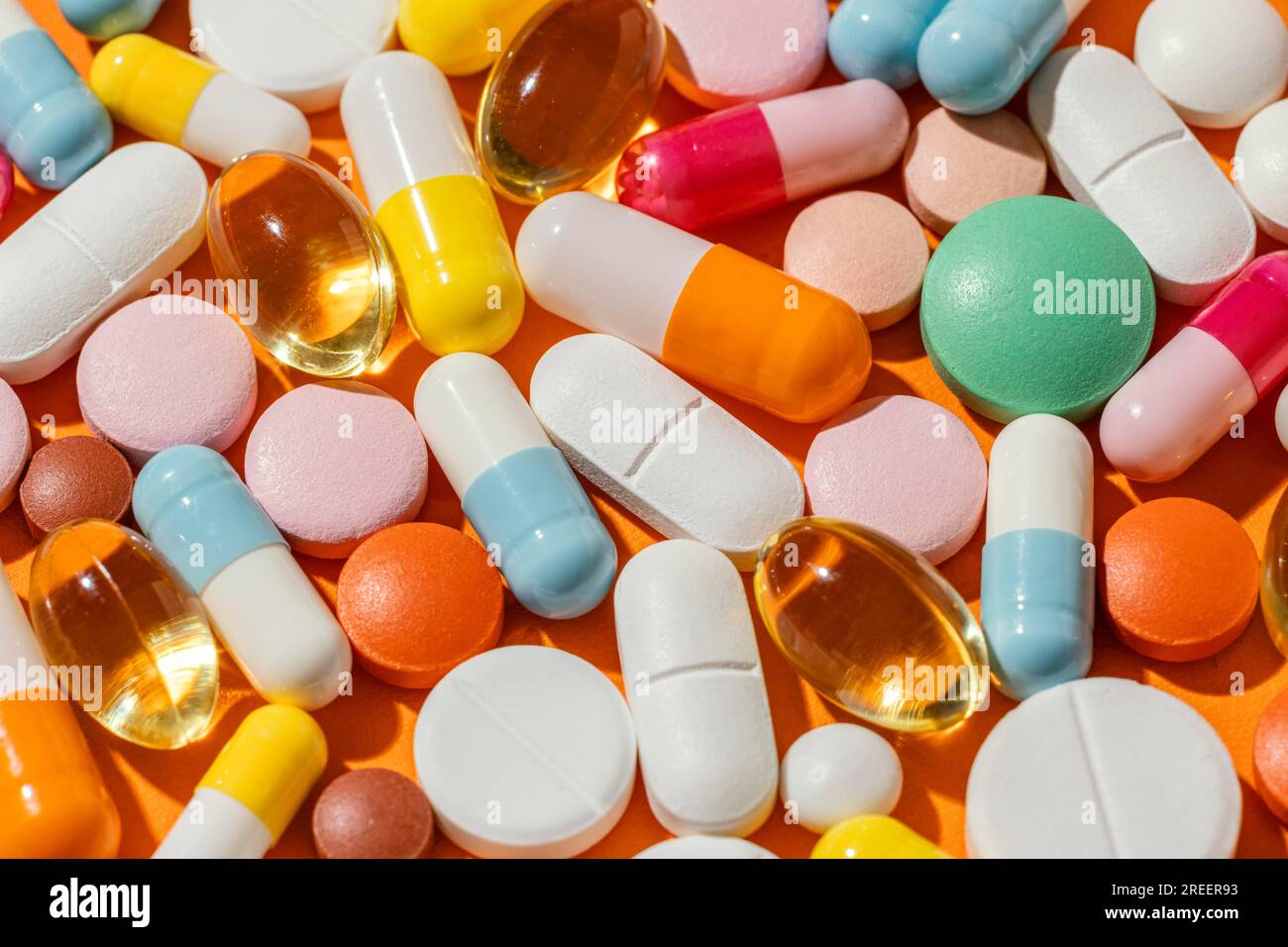Minimal medicinal pills composition (1 Stock Photo - Alamy