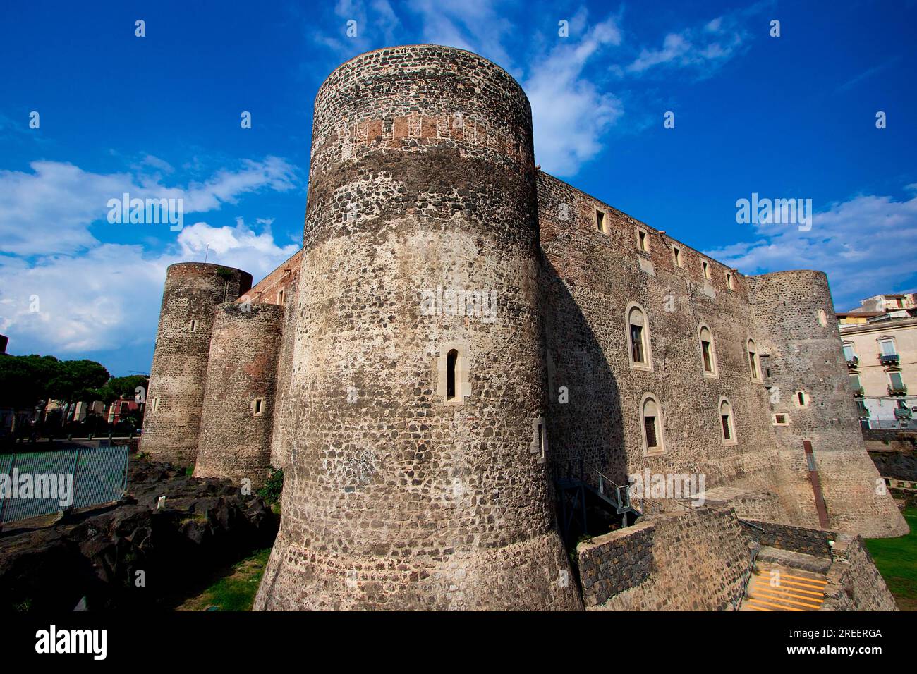 Super wide angle, Castello Ursino, tower, castle complex, cooled lava ...