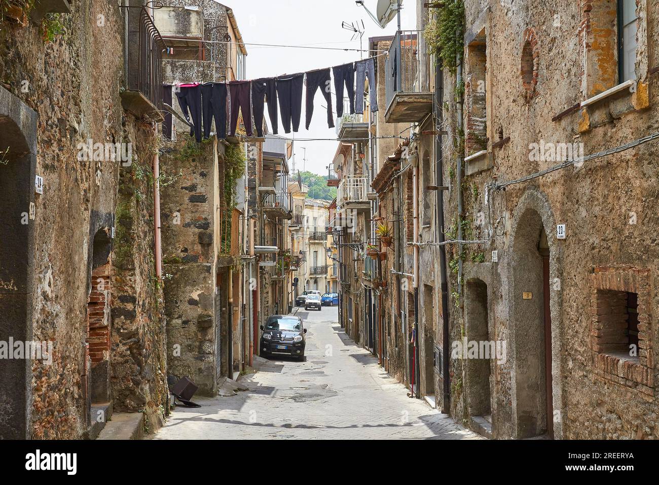 Empty clothesline hi-res stock photography and images - Alamy
