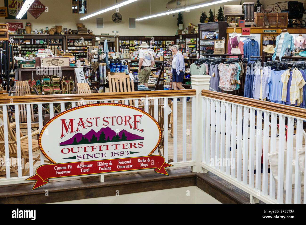 Mast general shop hi-res stock photography and images - Alamy