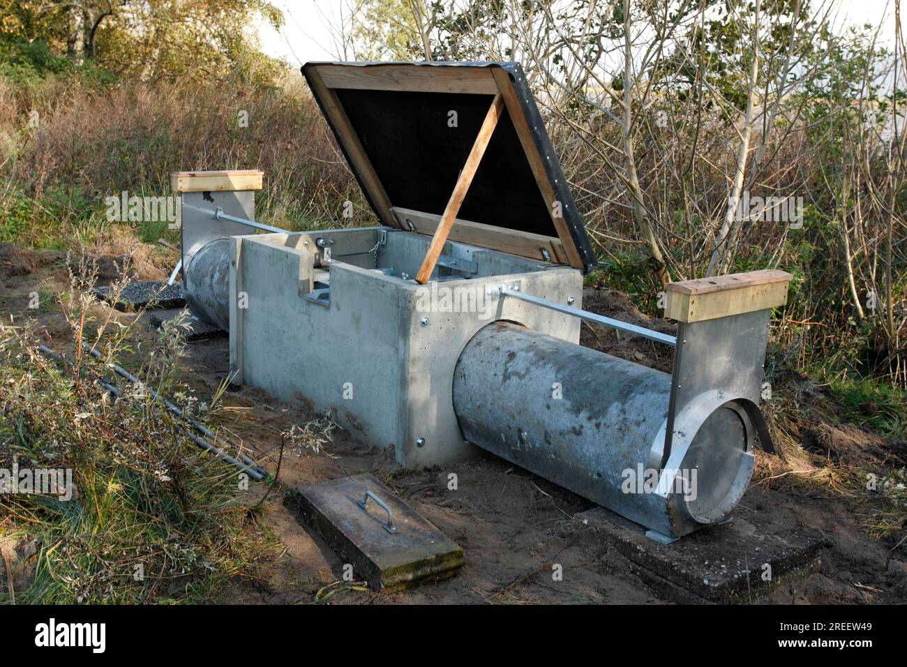 Fox trap hi-res stock photography and images - Alamy