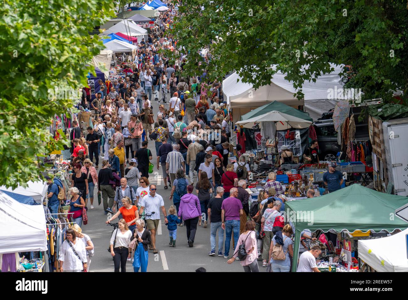 Flea market at the summer festival at the Gruga in Essen, 10-day fair ...