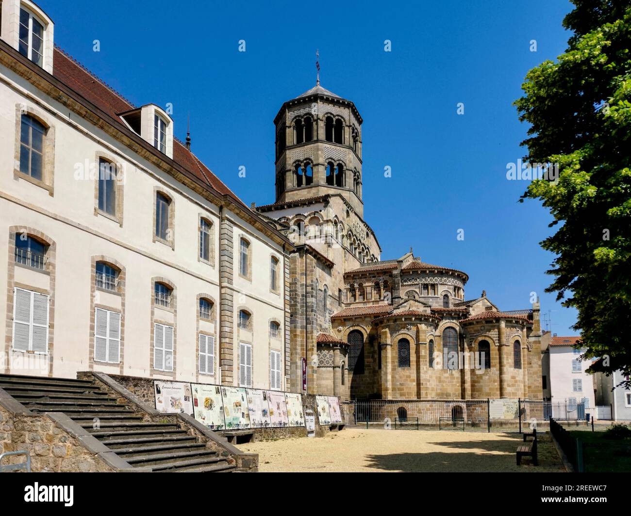 Issoire france hi-res stock photography and images - Alamy