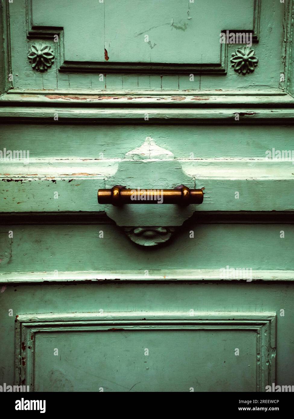 Golden door handle hi-res stock photography and images - Alamy