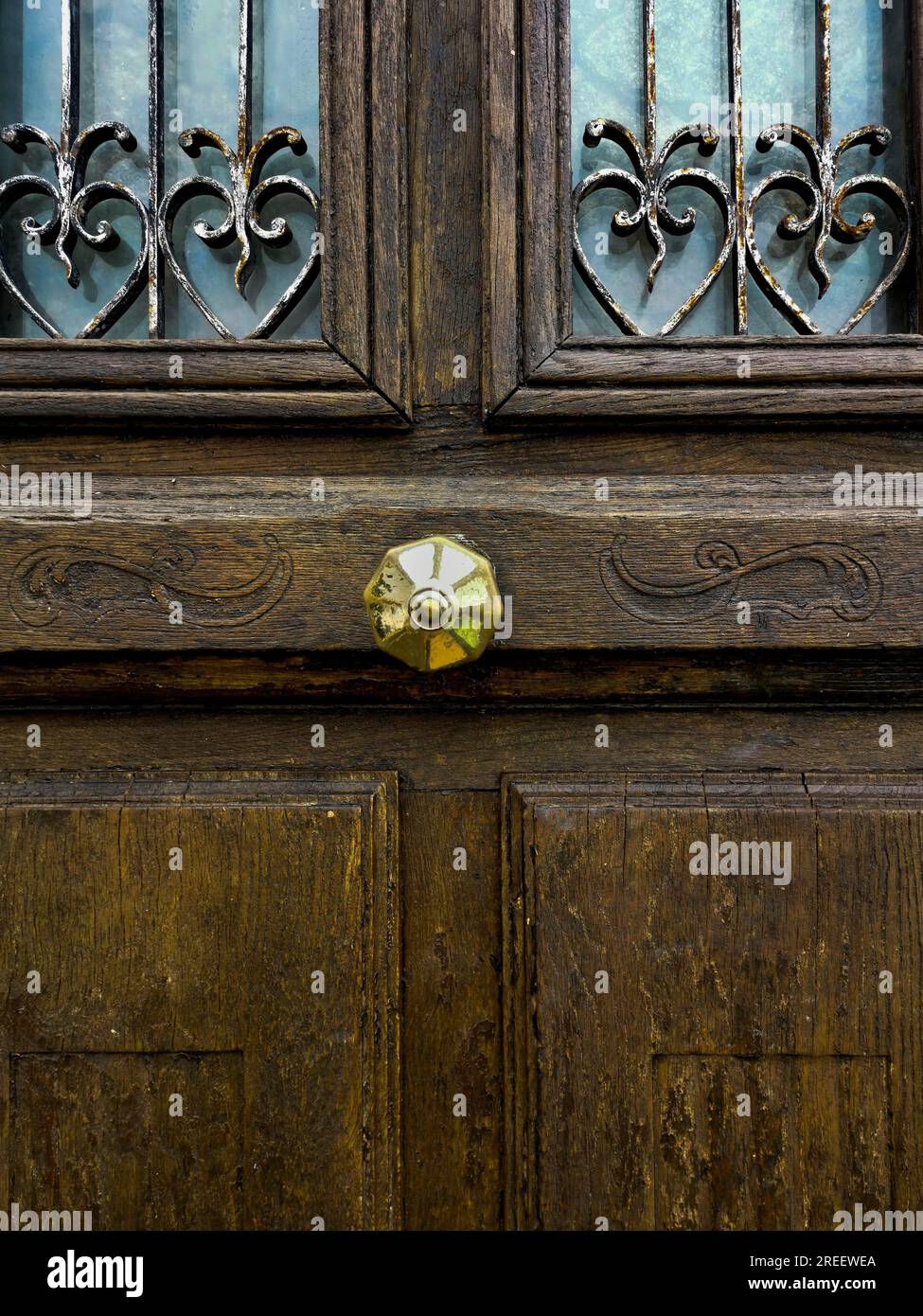 Golden door handle hi-res stock photography and images - Alamy