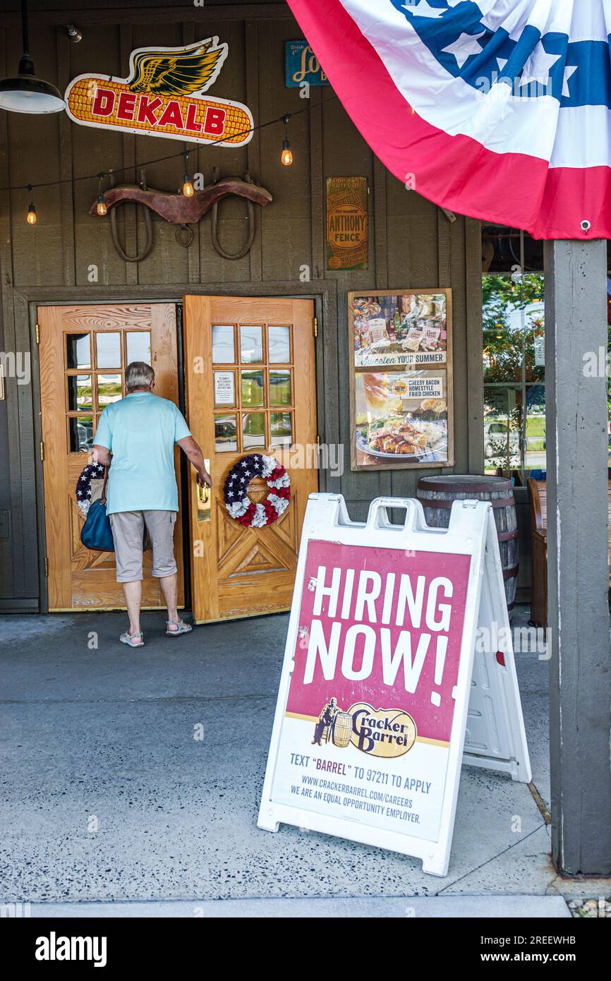 Cracker barrel restaurant exterior hi-res stock photography and images ...