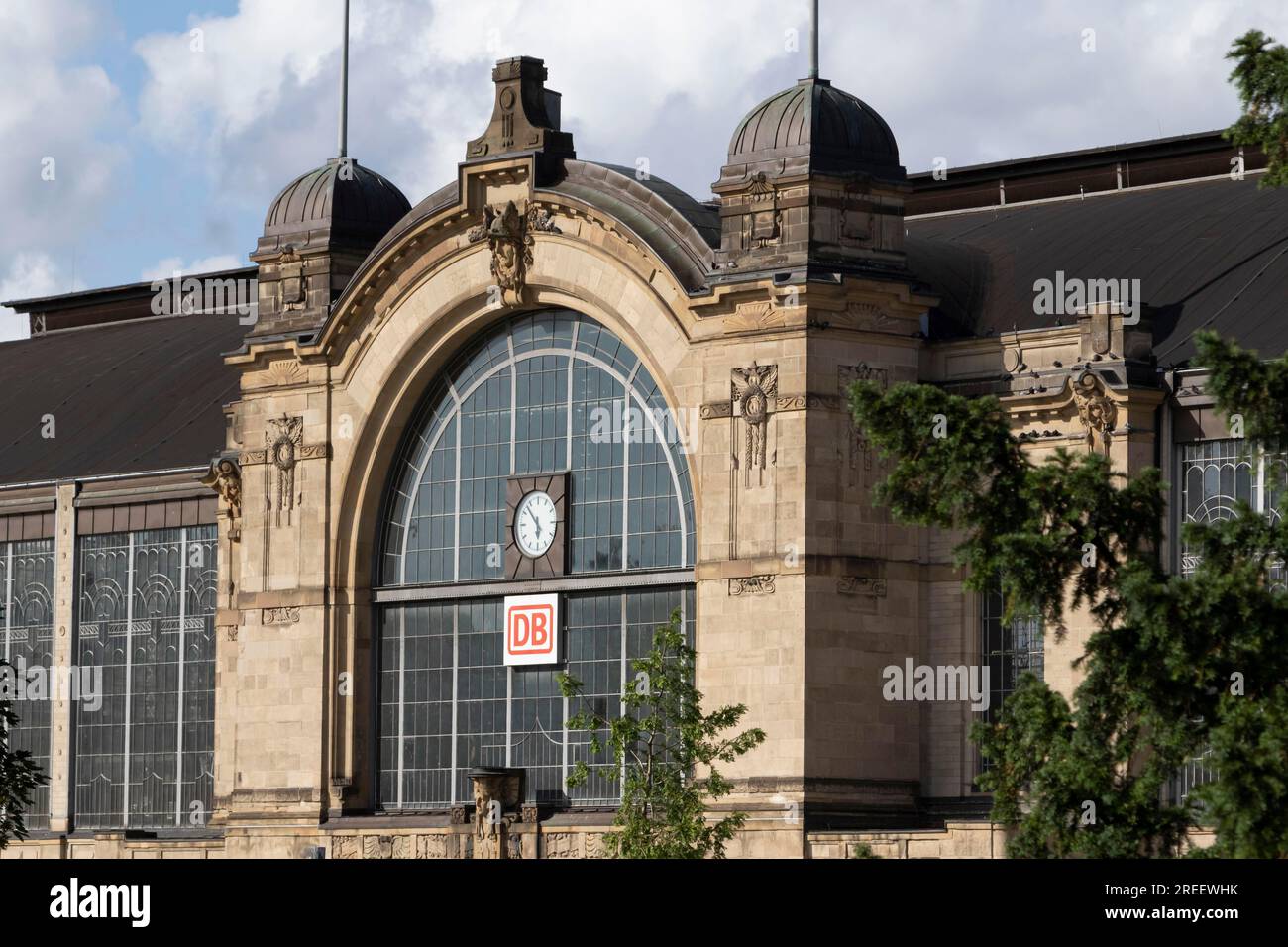Station clock and logo of the German Federal Railways on the facade of ...