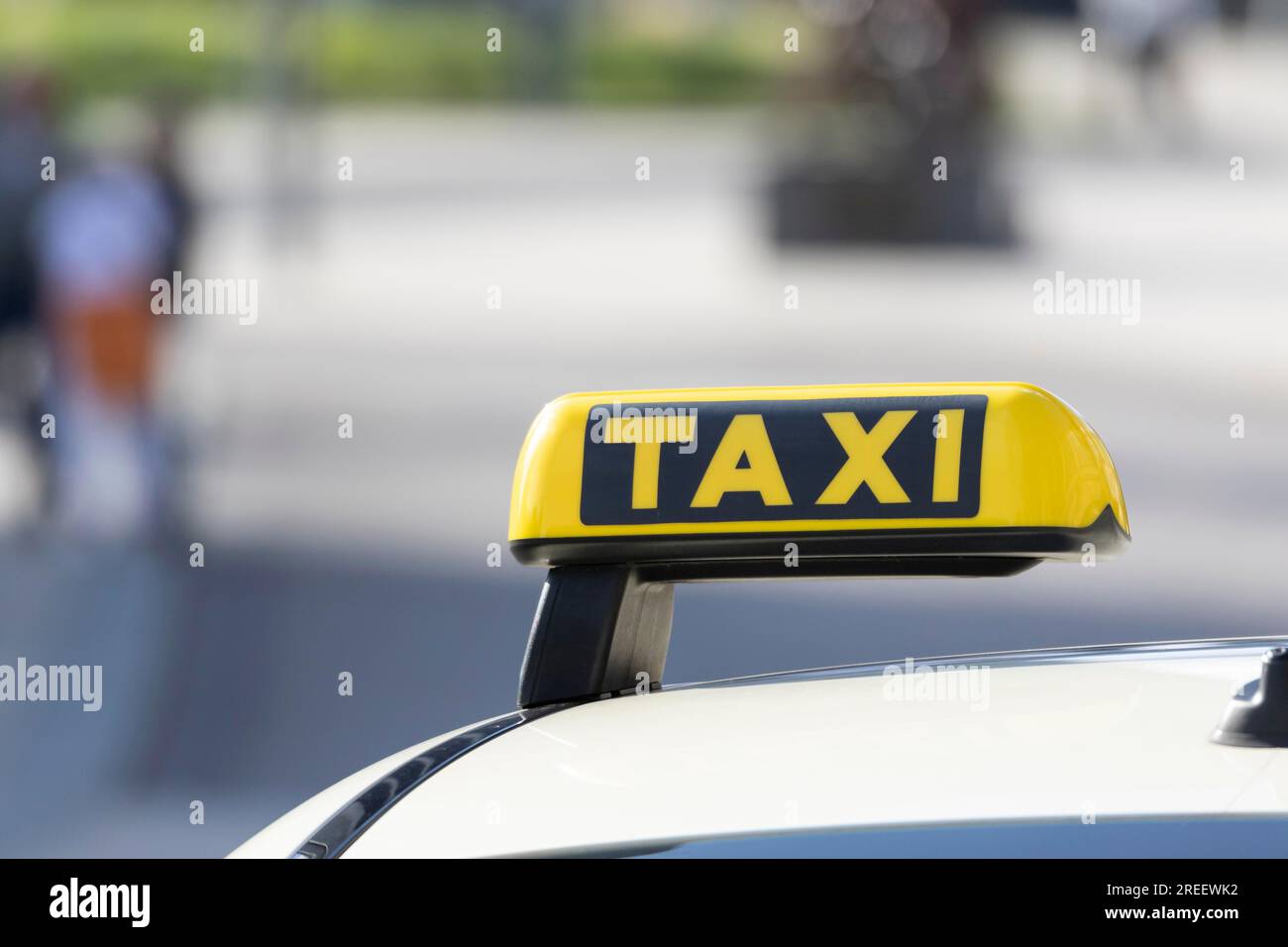Detailed view, sign of a waiting taxi at a taxi rank in Hamburg ...