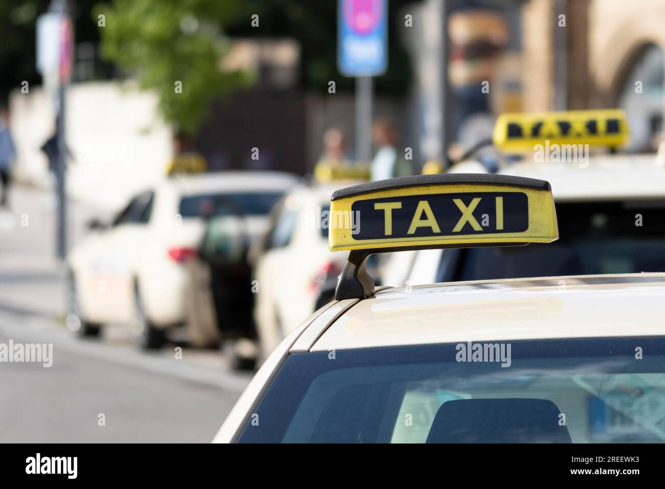 Wait for detail hi-res stock photography and images - Alamy