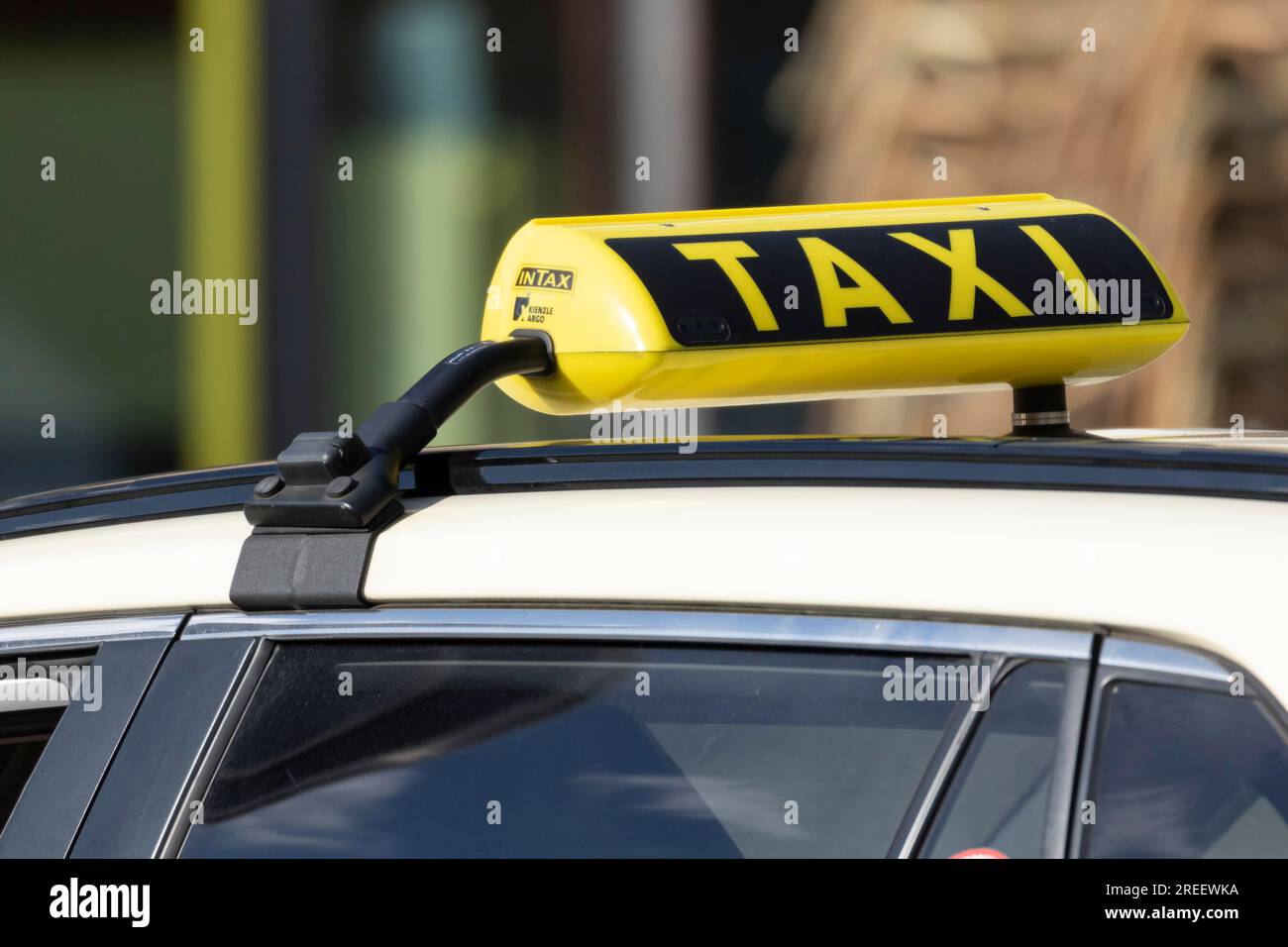 Detailed view, sign of a waiting taxi at a taxi rank in Hamburg ...