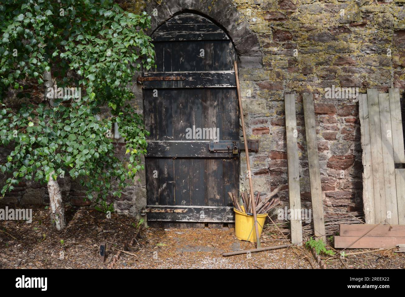 Old garden gate in Torre Abbey gardens Stock Photo - Alamy