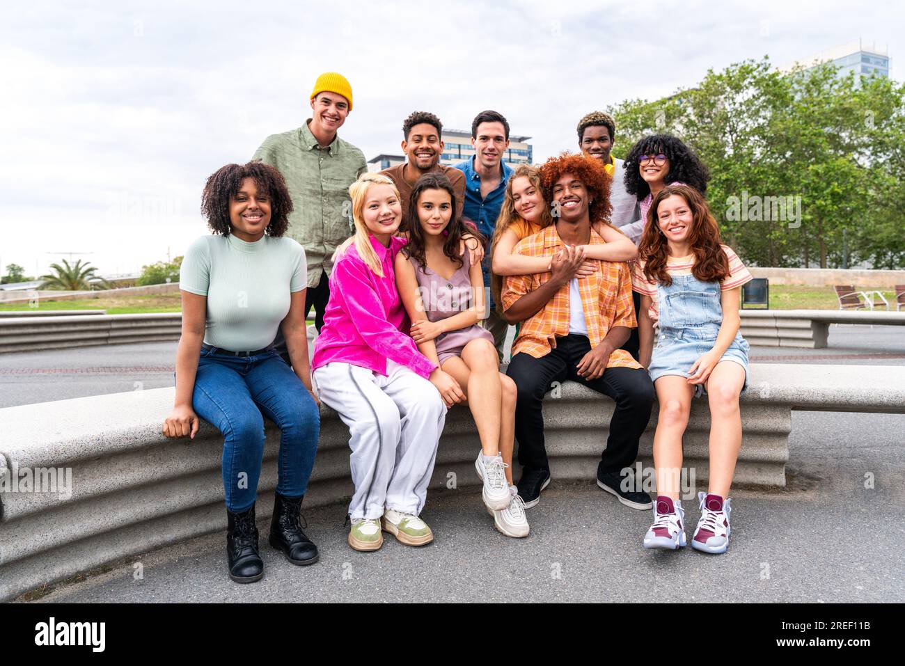 University students multiethnic group hi-res stock photography and ...