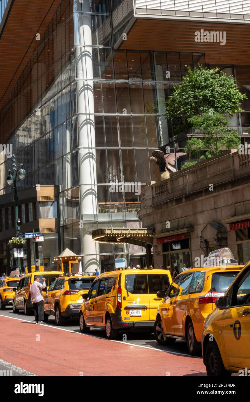 Taxi stand hi-res stock photography and images - Alamy