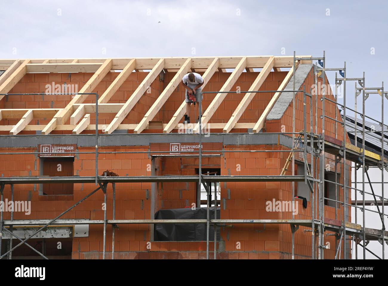 Allershausen, Deutschland. 27th July, 2023. Carpenter, carpenters ...