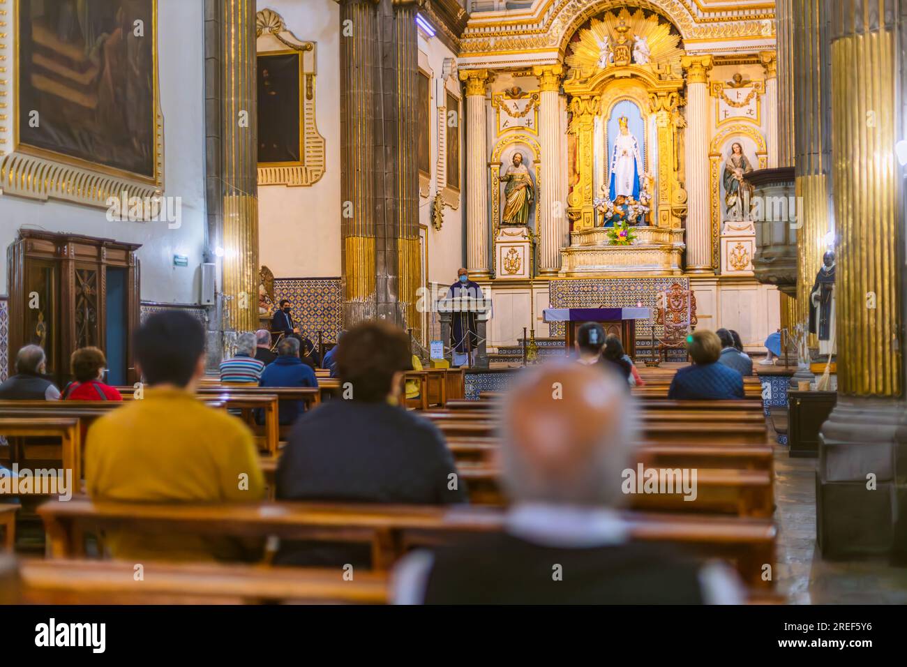 Celebration of a Sunday mass in the city of Puebla. daily life of ...