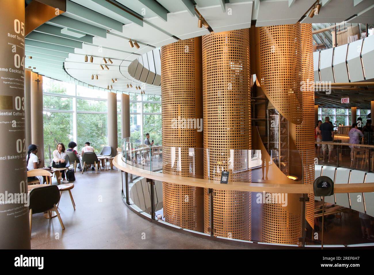 Starbucks chicago roastery hi-res stock photography and images - Alamy
