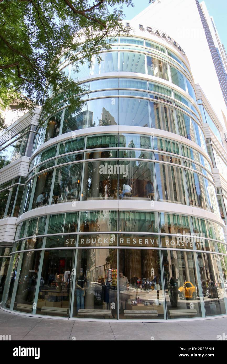 Starbucks chicago roastery hi-res stock photography and images - Alamy