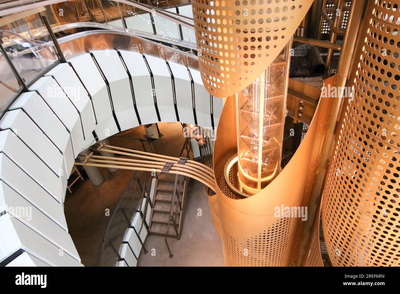 Sculptural centerpiece hi-res stock photography and images - Alamy