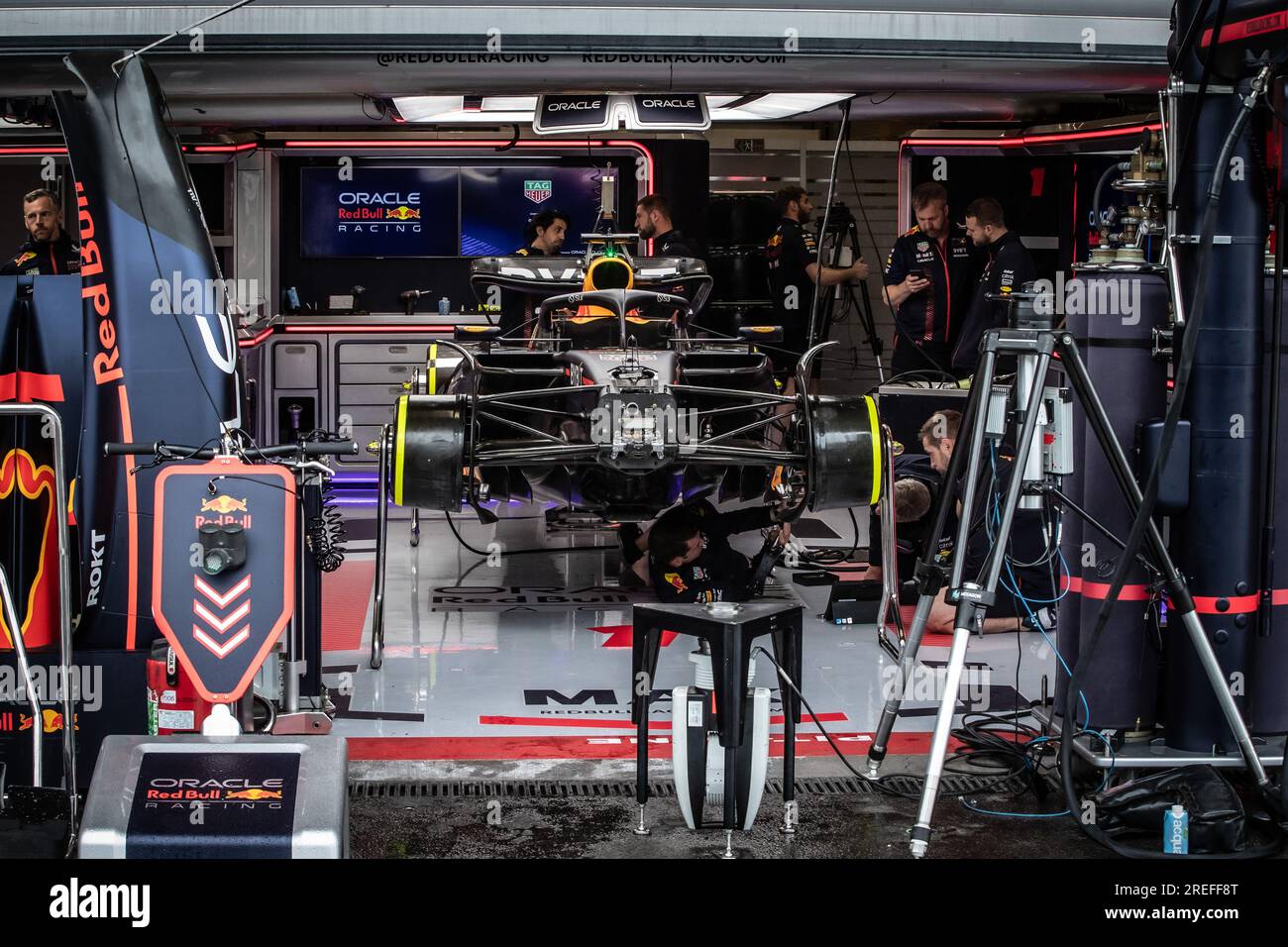 Formula 1 red bull pit garage hi-res stock photography and images - Alamy