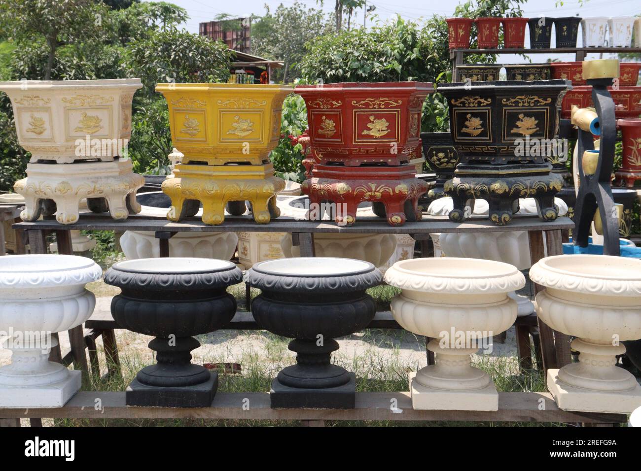 big earthen jar clay jar pottery jar Thai jar handicraft for tree and ...