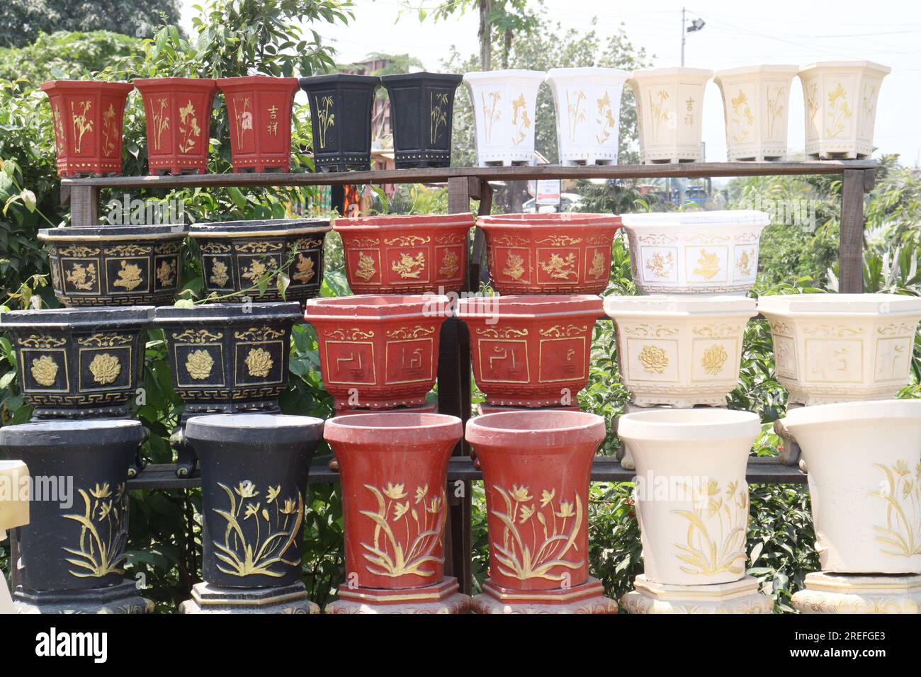 big earthen jar clay jar pottery jar Thai jar handicraft for tree and ...