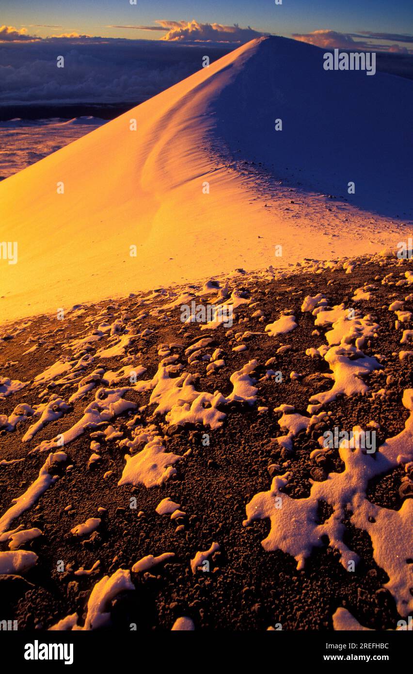 Snow covered cinder cone at the summit of Mauna Kea Stock Photo - Alamy
