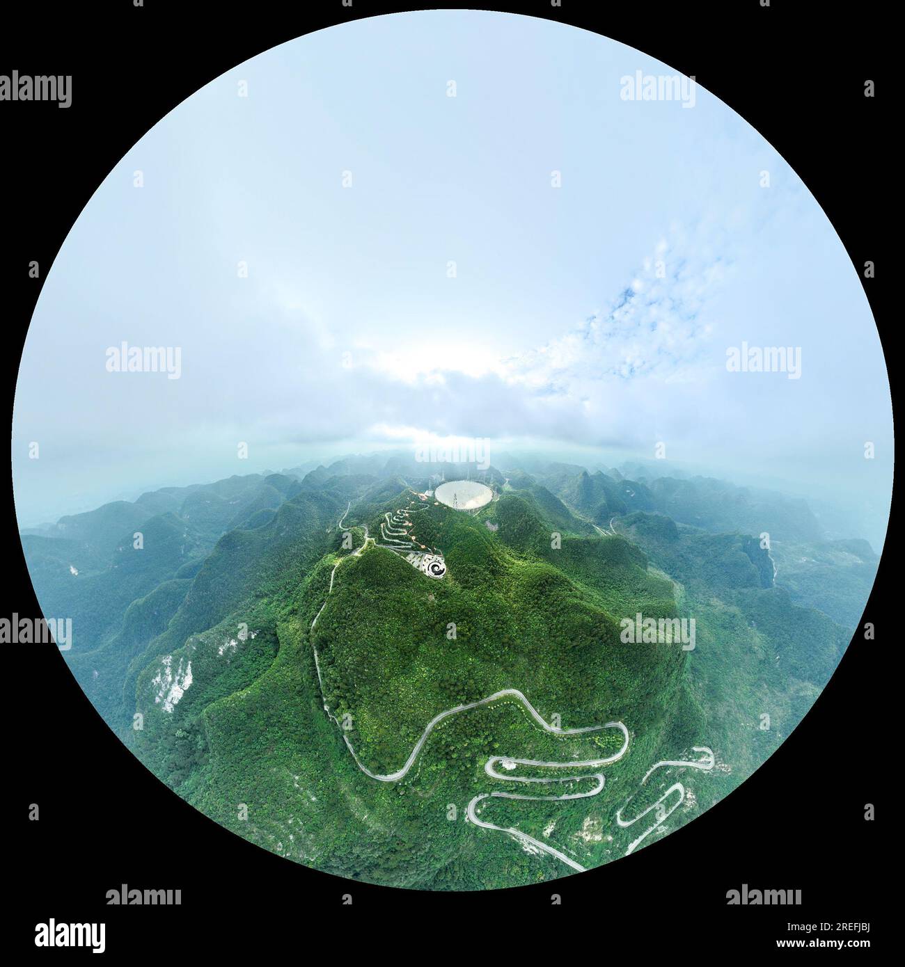 Aperture features hi-res stock photography and images - Alamy