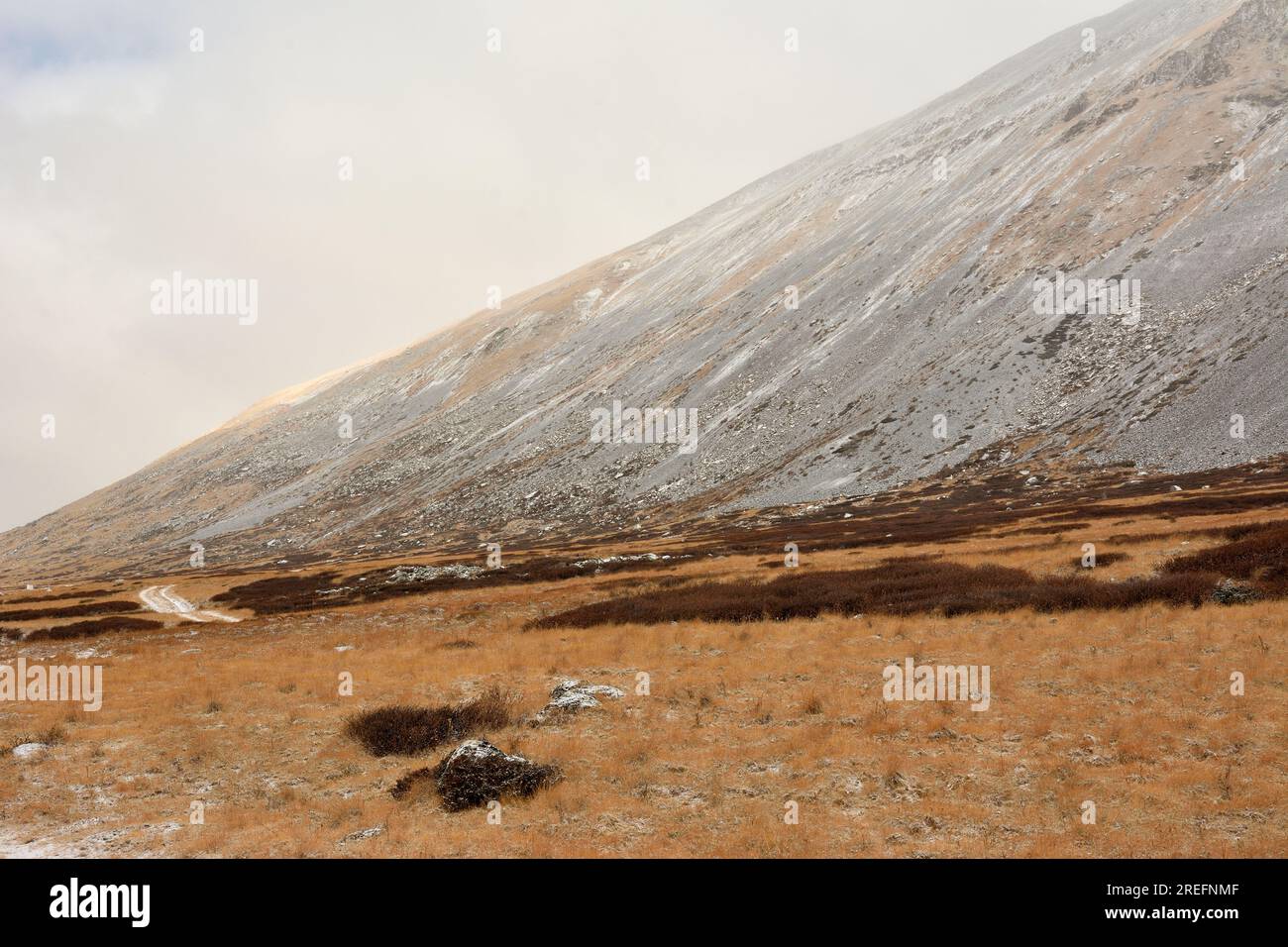 Gently sloping terrain hi-res stock photography and images - Alamy