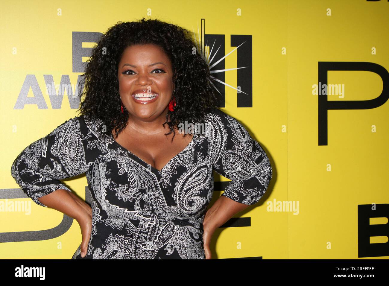 LOS ANGELES - JUN 25: Yvette Nicole Brown arriving at the 5th Annual ...