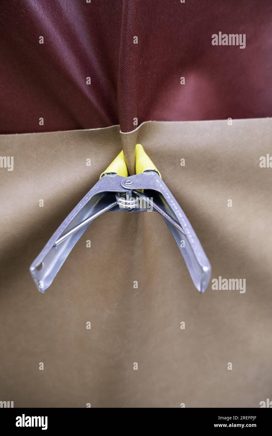 Grab clamp hi-res stock photography and images - Alamy